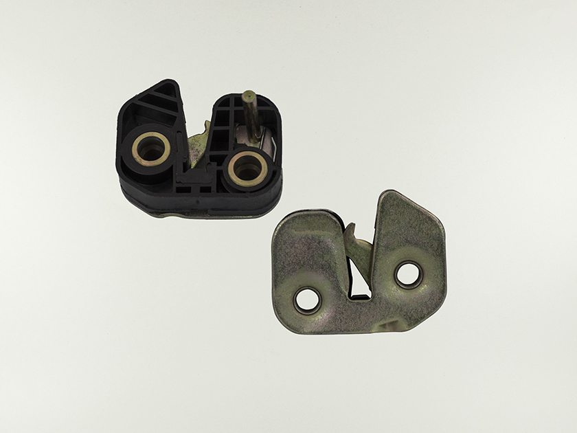 CHAPA MERCEDES BENZ IZQ. – Autopartes Garbo